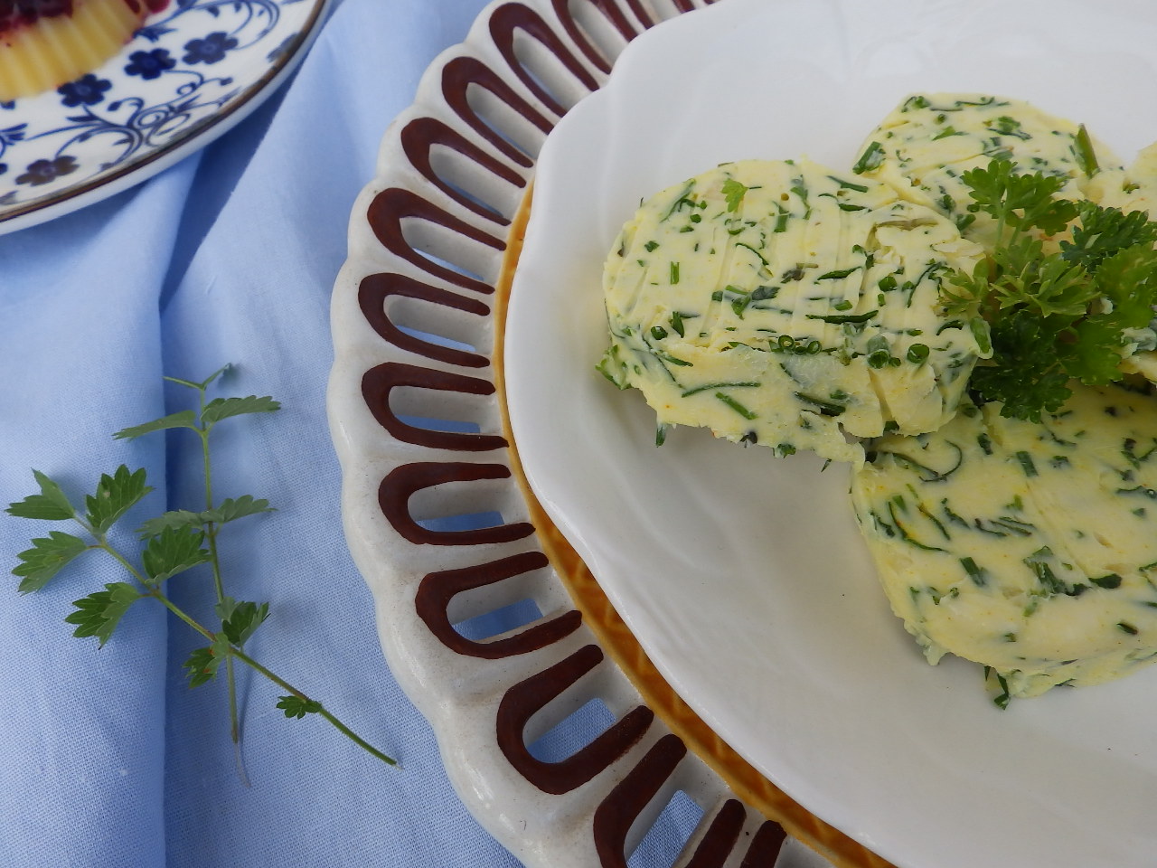 Aromatizovani buter - dva recepta - sa bobicama zove i sa začinskim ...